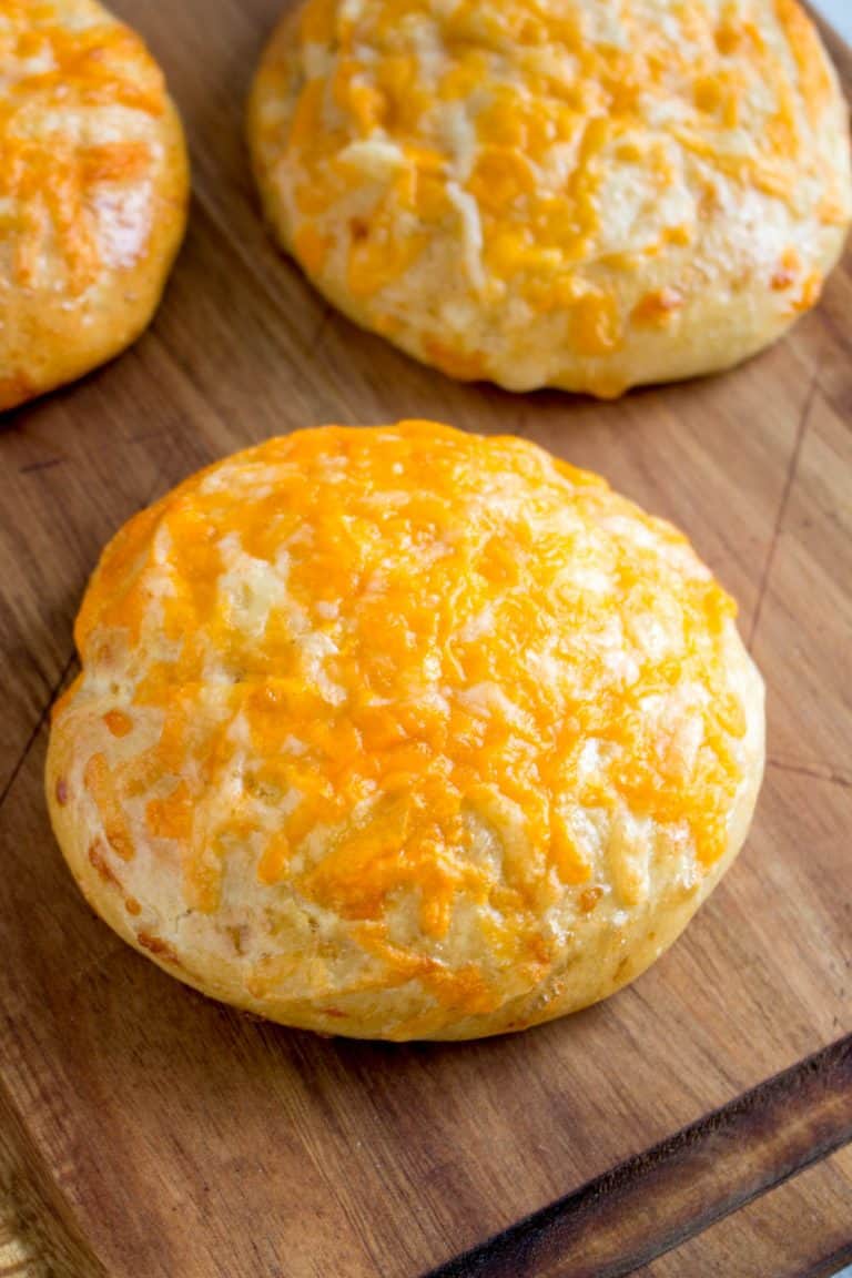 Easy Cheddar Cheese Buns