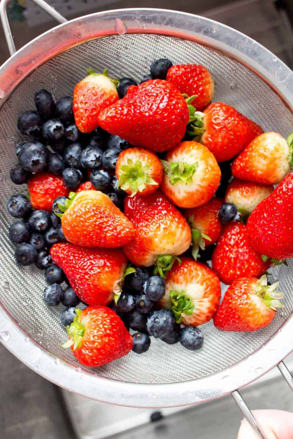 DIY Vinegar Fruit Wash | How to Make Your Berries Last Longer