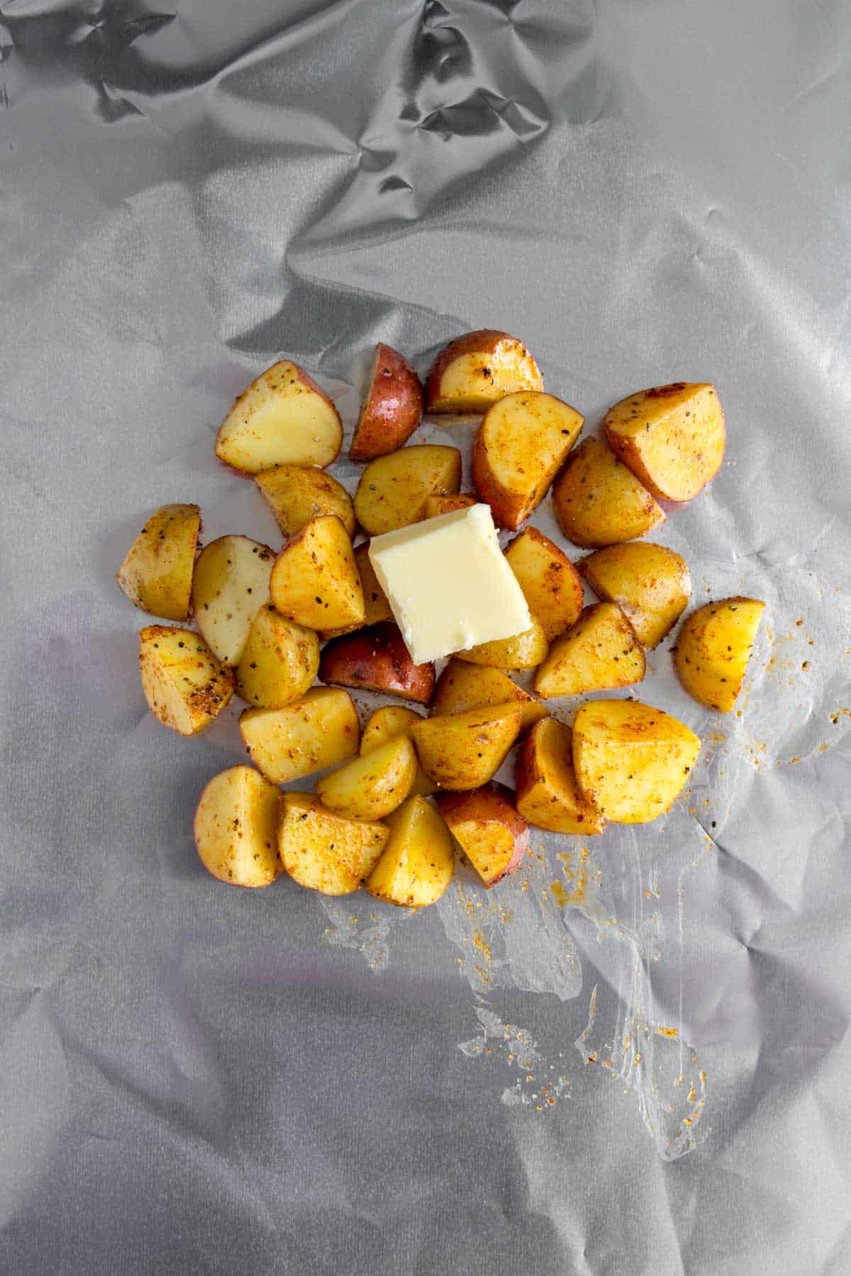 Easy Foil Pack Potatoes (Loaded Potatoes) | Grilled Side Dishes